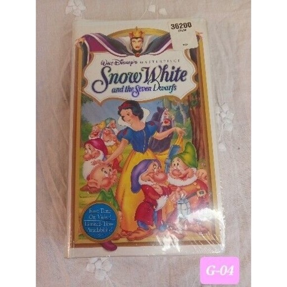 Disney | Toys | Walt Disneys Vhs Snow White Masterpieces Classics Film ...
